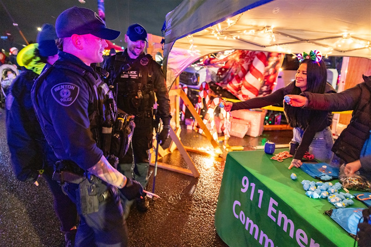 Battle of the Badges - Holiday Lights! | City of Renton